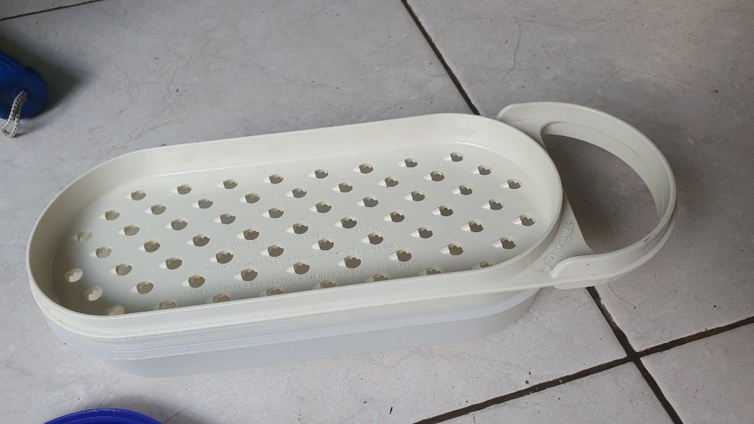 Pemarut keju Tupperware, Kitchen & Appliances di Carousell