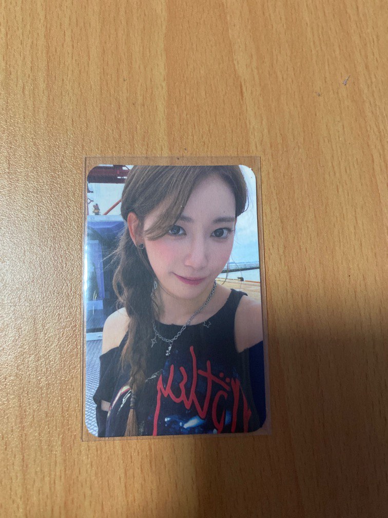 Sakura lesserafim photo card (weverse), Hobbies & Toys, Memorabilia ...