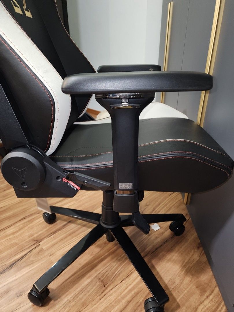SecretLab computer chair (Omega), Computers & Tech, Office & Business ...