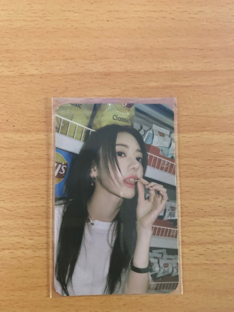 Selling Sakura (lesserafim) photo card, Hobbies & Toys, Memorabilia ...