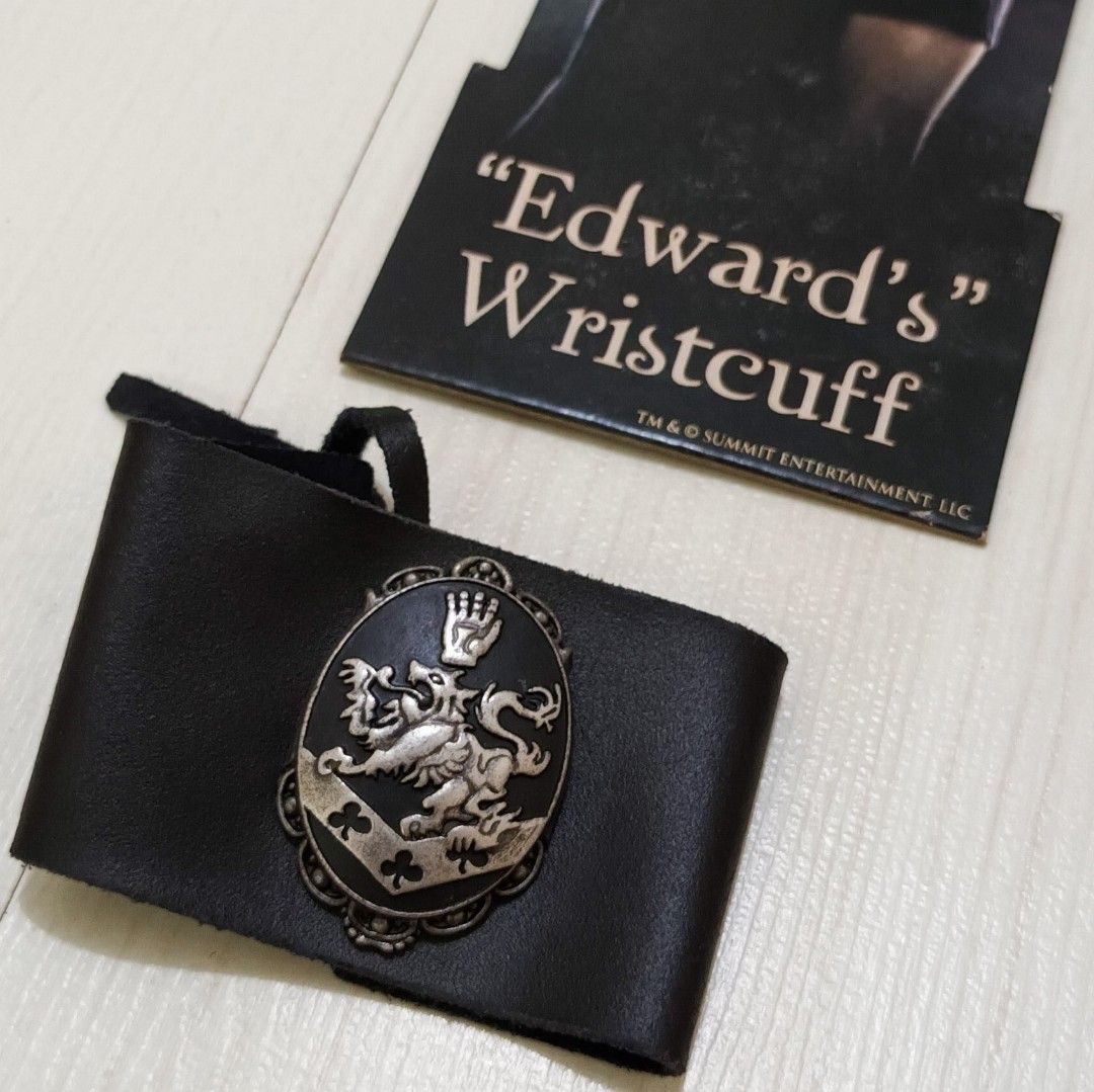 TWILIGHT SAGA SET: EDWARD CULLEN WRISTCUFF, GQ APRIL 2009 ROBERT ...