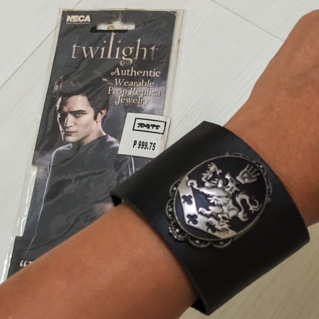 TWILIGHT SAGA SET: EDWARD CULLEN WRISTCUFF, GQ APRIL 2009 ROBERT ...