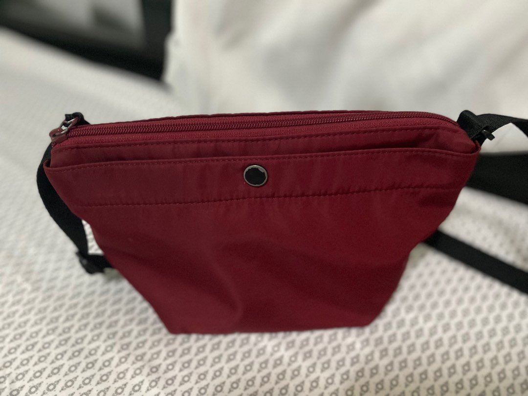 UNIQLO Cross Body Bag on Carousell