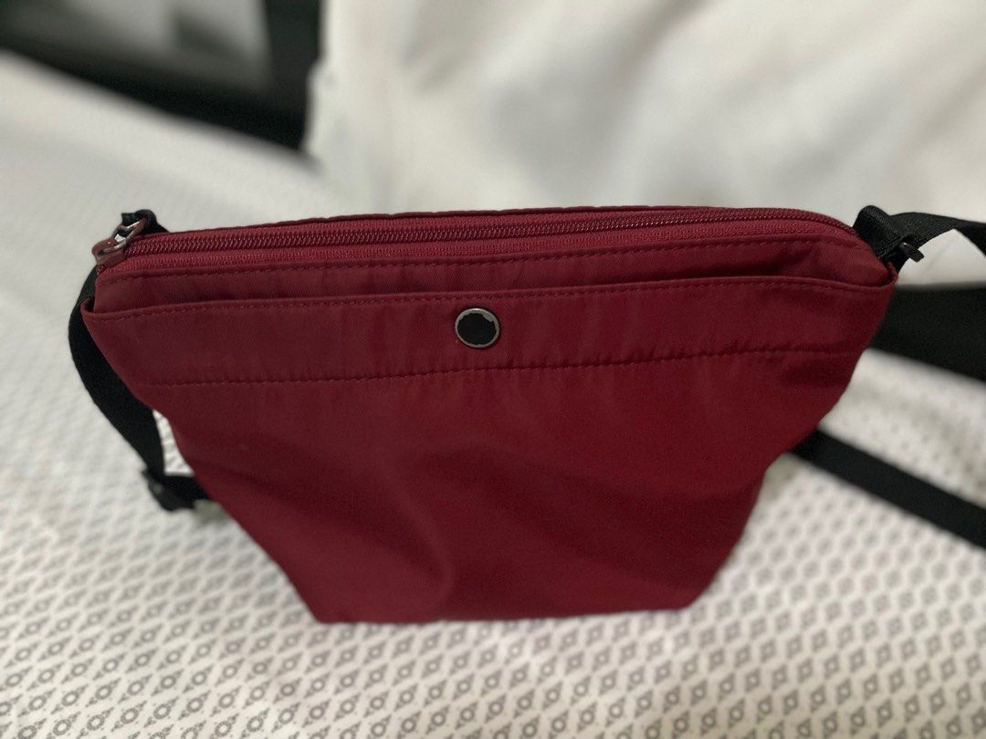 UNIQLO Cross Body Bag on Carousell