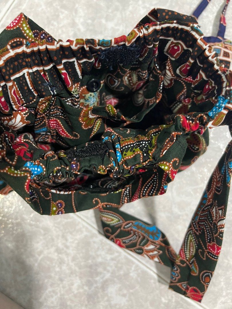Unique batik sling / hand carry lunch bag, Women's Fashion, Bags ...