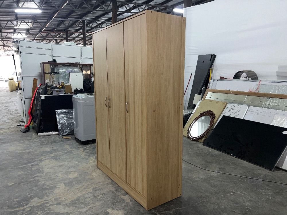 Wooden 3-Door Wardrobe with Storage Compartments / Almari Pakaian 3 ...