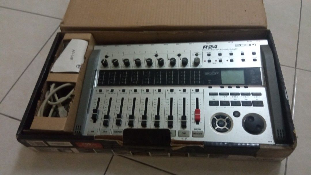 Zoom R24 Recorder /Interface : Controller, Audio, Other Audio Equipment ...