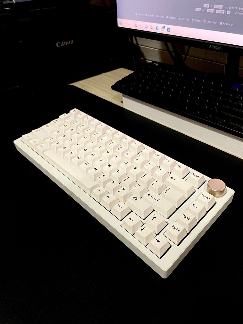75% custom mechanical keyboard (WOB white keycaps) - Full aluminium and silver plated ...