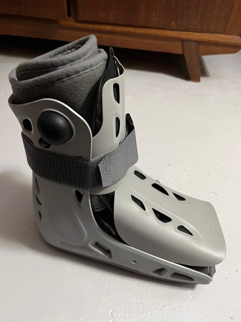 BRAND NEW Unused Aircast Orthopaedic Boot (short), Health & Nutrition ...