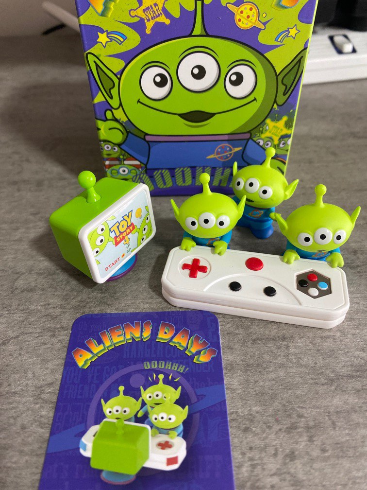 Aliens day best friends, Hobbies & Toys, Toys & Games on Carousell