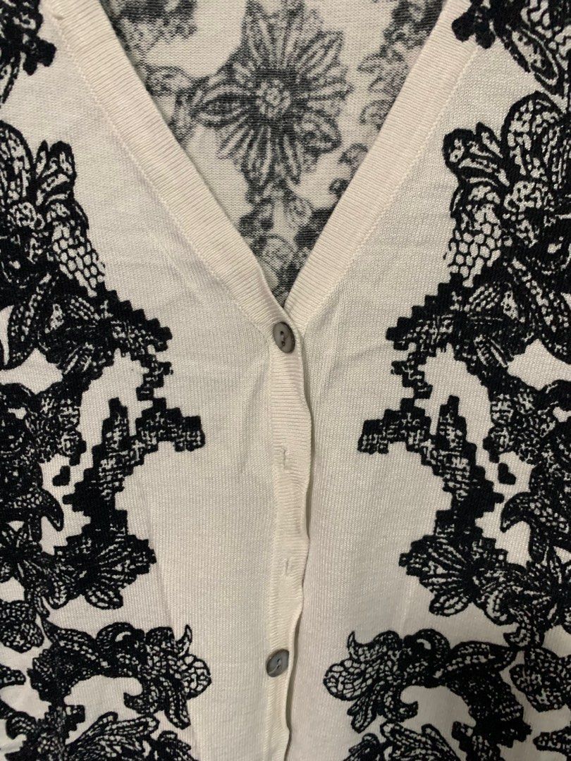 Black and white topper, Women's Fashion, Tops, Longsleeves on Carousell