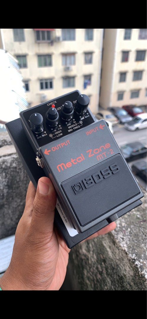BOSS METAL ZONE MT-2, Hobbies & Toys, Music & Media, Music Accessories ...