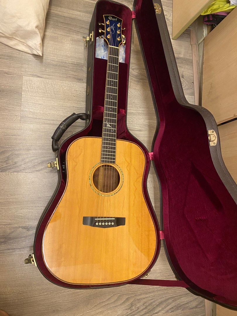 Cort Earth LE3 on Carousell