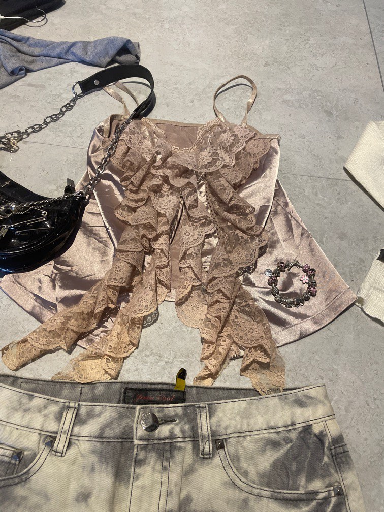 Grudgy top, Women's Fashion, Tops, Sleeveless on Carousell