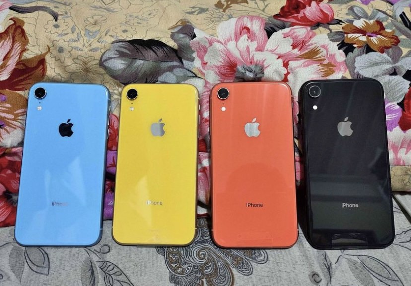 iPhone XR 64GB Factory Unlocked Complete package with box / Good as new ...