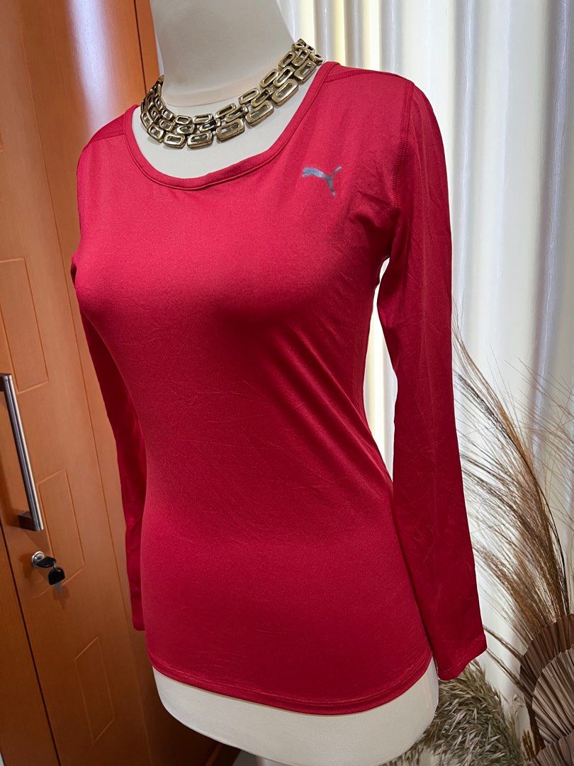Kaos Olahraga Puma warna merah, Fesyen Wanita, Pakaian Wanita, Atasan ...