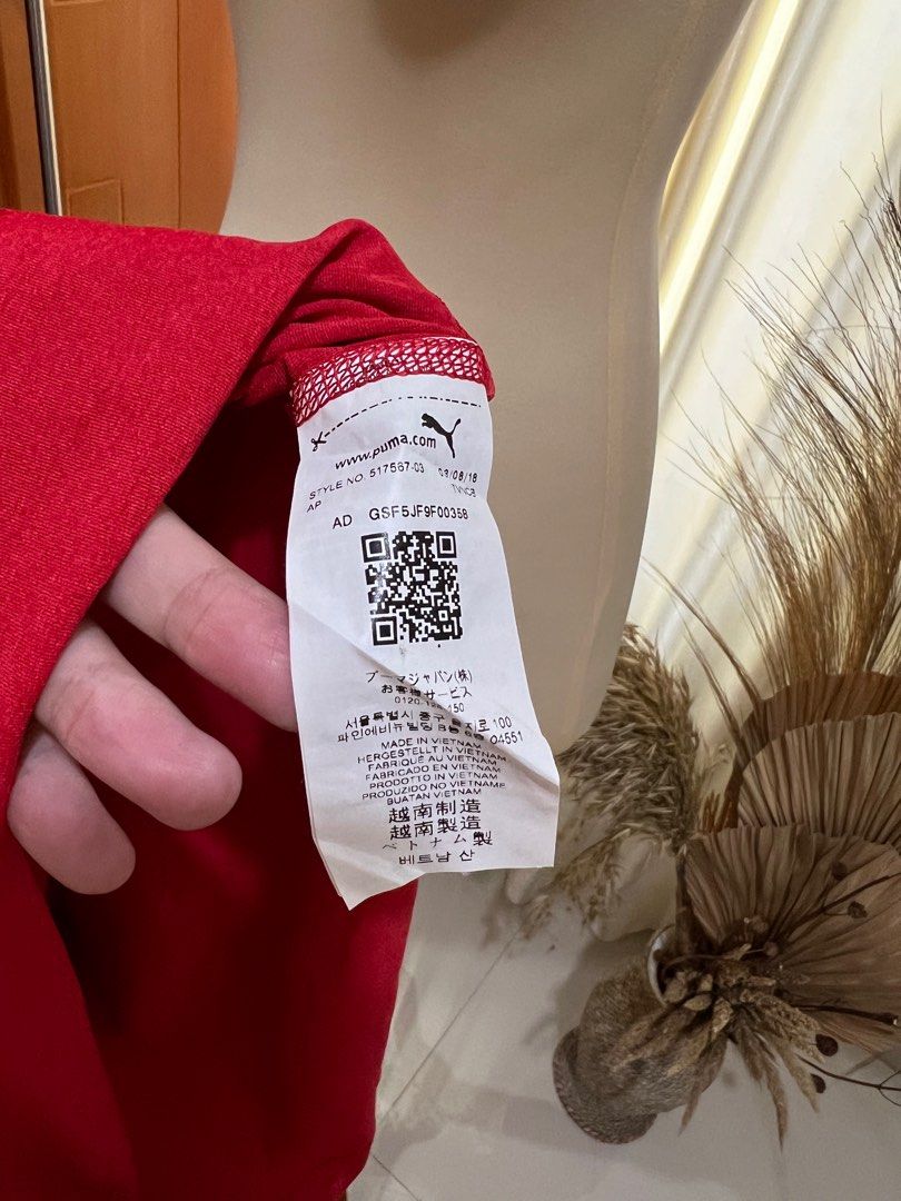 Kaos Olahraga Puma warna merah, Fesyen Wanita, Pakaian Wanita, Atasan ...
