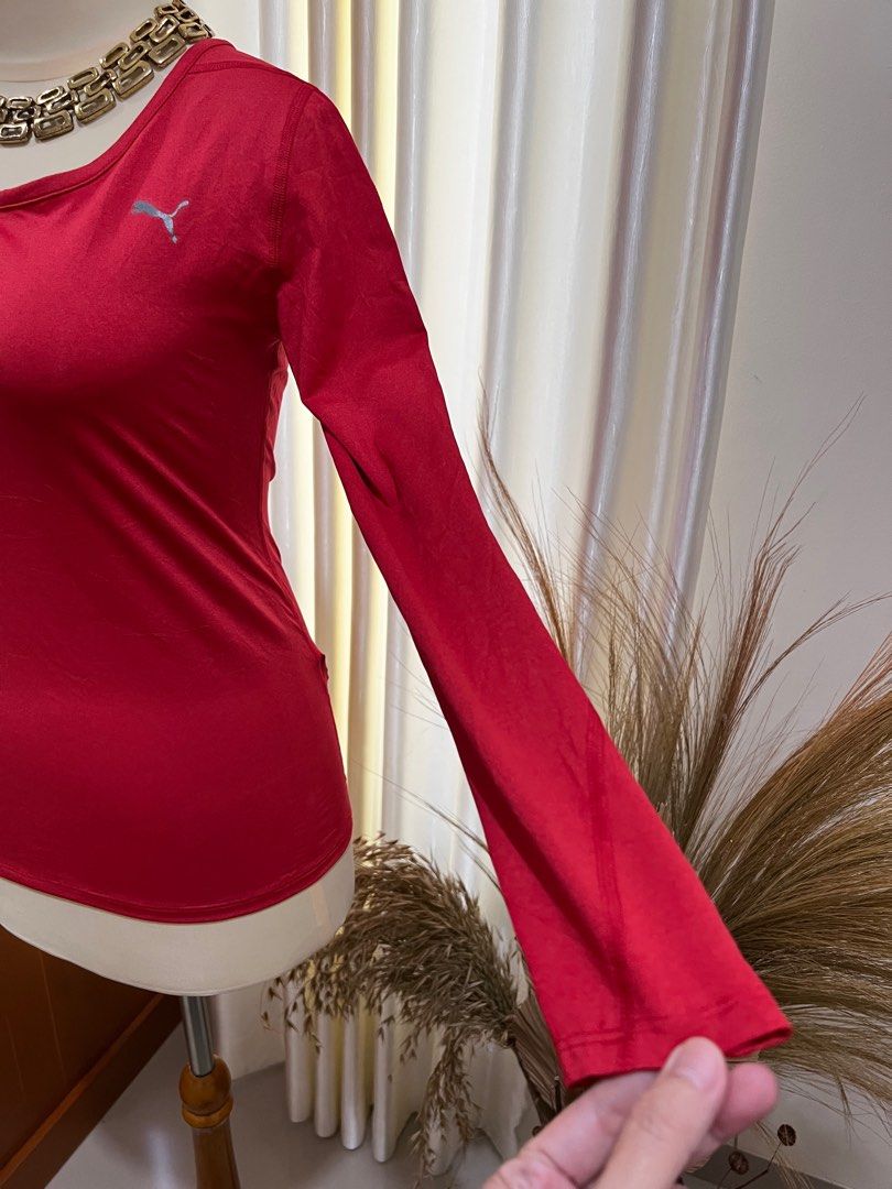 Kaos Olahraga Puma warna merah, Fesyen Wanita, Pakaian Wanita, Atasan ...