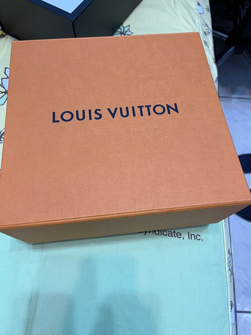 LV盒子, 名牌精品, 精品包與皮夾在旋轉拍賣