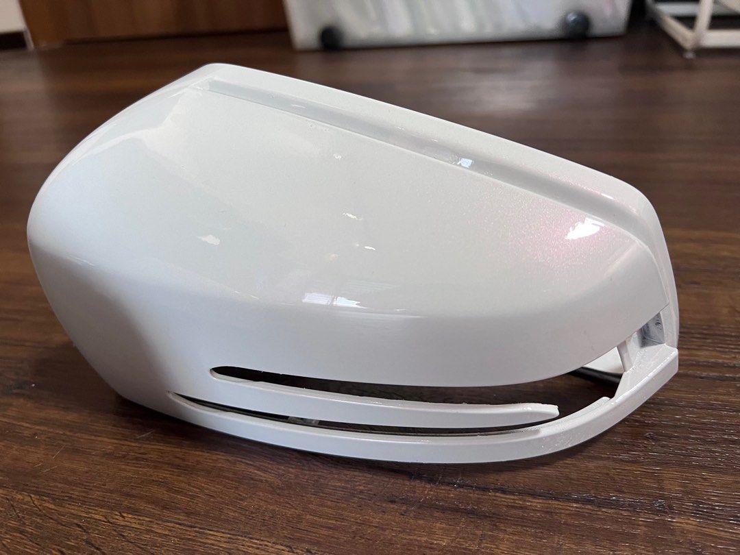 MERCEDES BENZ C180 SIDE MIRROR COVER, Everything Else on Carousell