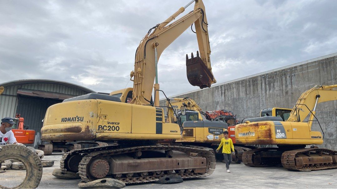PC200-6 Backhoe Machine on Carousell