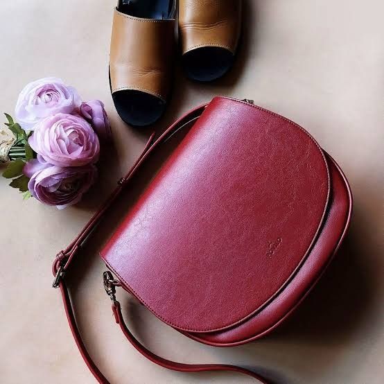 Tas Povilo Moon Bag Original, Fesyen Wanita, Tas & Dompet di Carousell