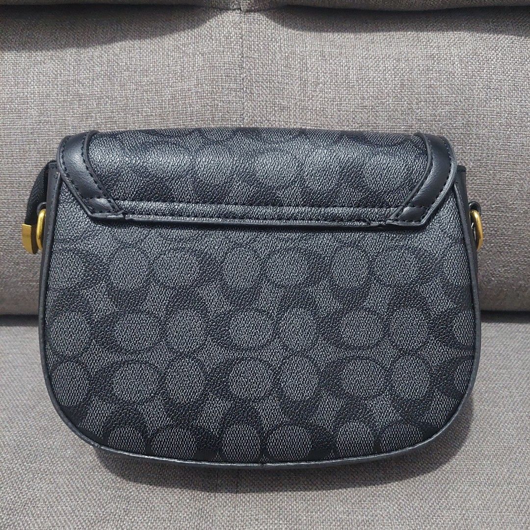 Tas Coach Slempang Hitam, Barang Mewah, Tas & Dompet di Carousell
