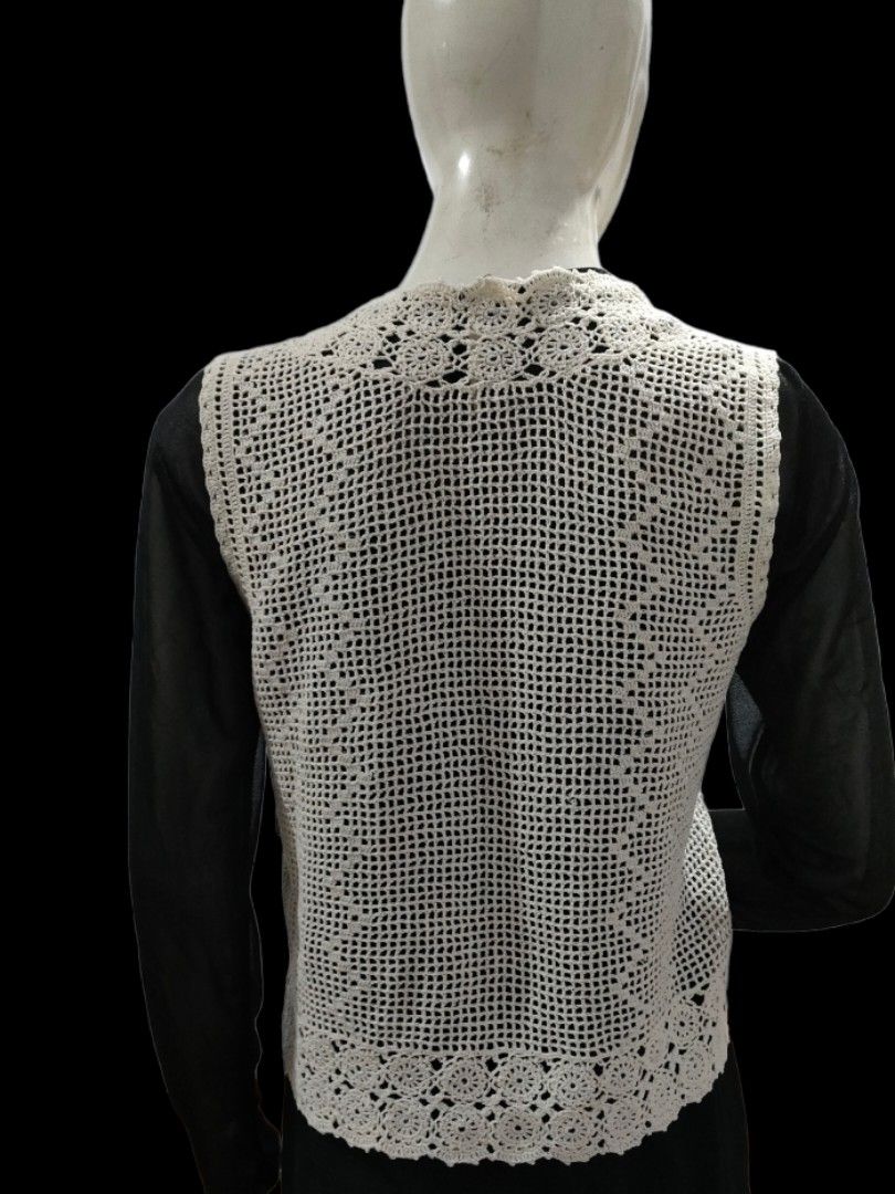 Vest rajut premium, Fesyen Wanita, Pakaian Wanita, Atasan di Carousell