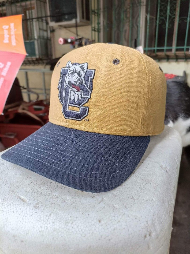 Vintage cap University of Connecticut new era pro, Men's Fashion ...
