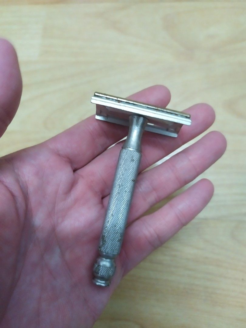 Vintage England Gillette Shaver 1, Hobbies & Toys, Collectibles ...