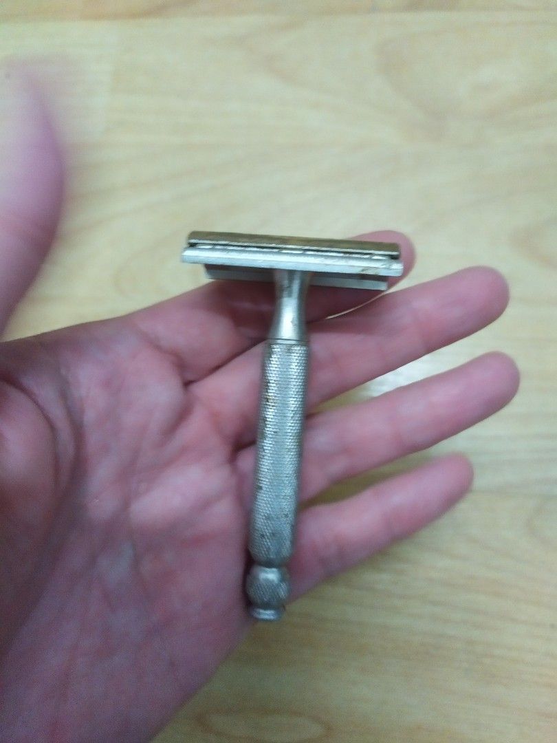 Vintage England Gillette Shaver 1, Hobbies & Toys, Collectibles ...