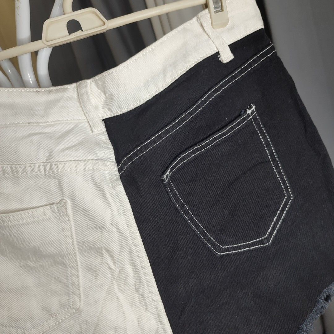 32 Inches Black And While Color Blocking High Rise Denim Shorts, Women ...