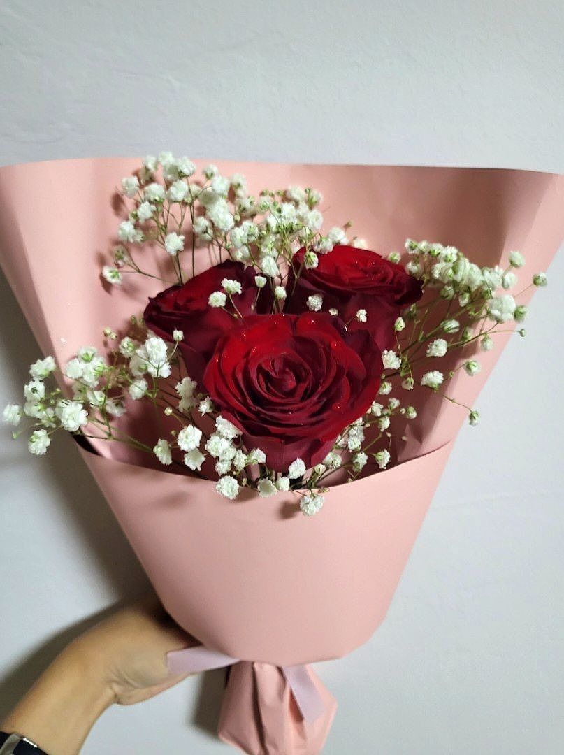 3 Roses bouquet, Hobbies & Toys, Stationery & Craft, Flowers & Bouquets ...
