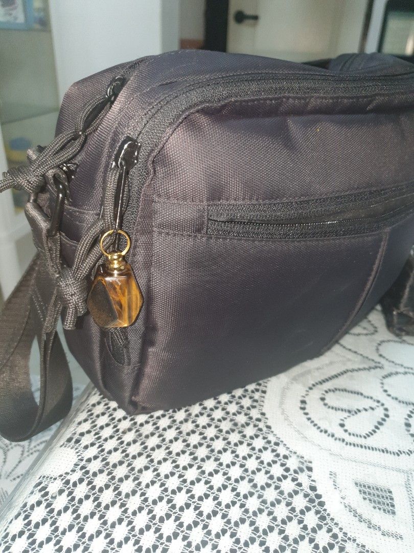 Botol penggerun mata harimau badar besi( batu tiger's eye) sila baca ...