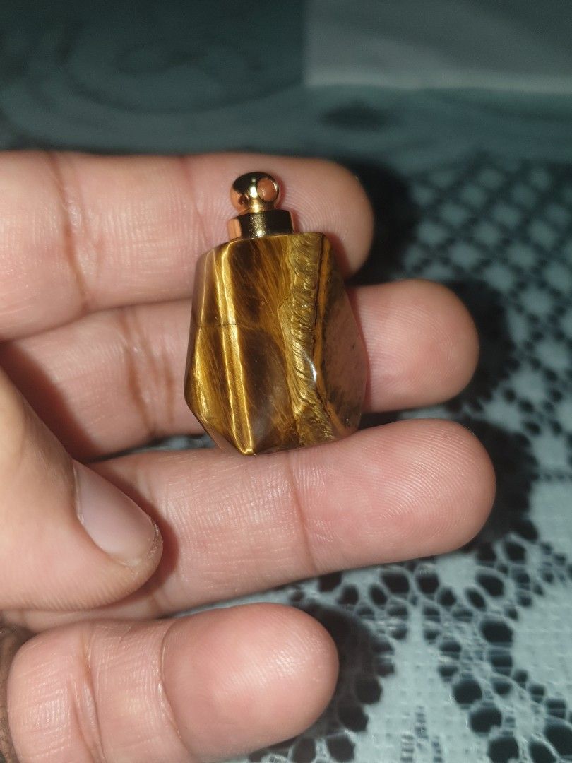 Botol penggerun mata harimau badar besi( batu tiger's eye) sila baca ...