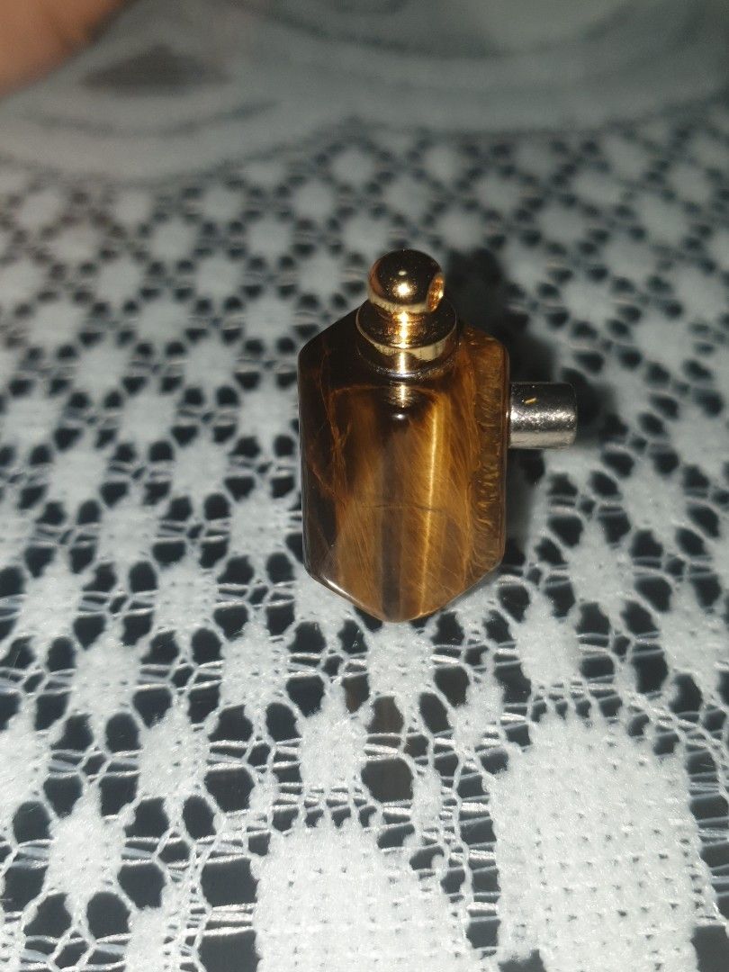 Botol penggerun mata harimau badar besi( batu tiger's eye) sila baca ...