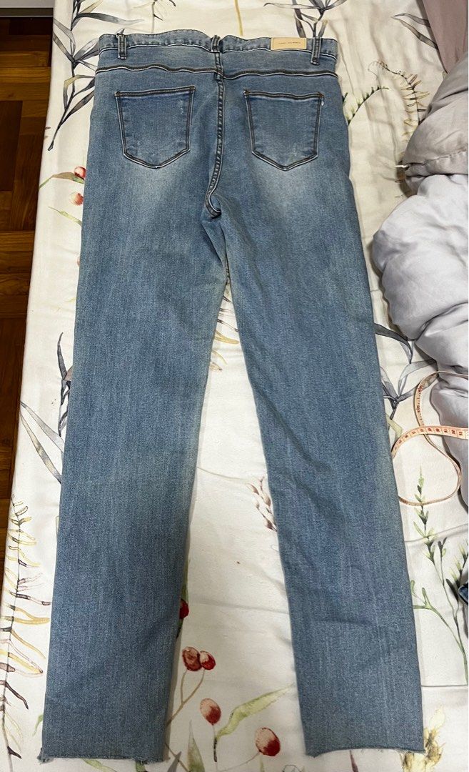 Chuu -5kg jeans -light washed size 30, Women's Fashion, Bottoms, Jeans & Leggings on Carousell