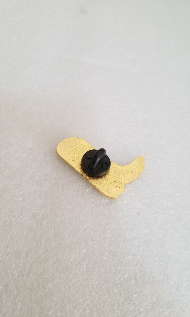 DOLLY PARTON BOOT PIN BADGE, 興趣及遊戲, 收藏品及紀念品, 古董收藏 - Carousell