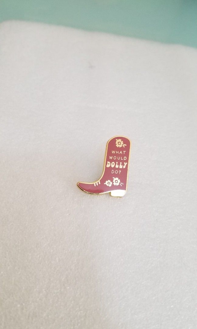 DOLLY PARTON BOOT PIN BADGE, 興趣及遊戲, 收藏品及紀念品, 古董收藏 - Carousell