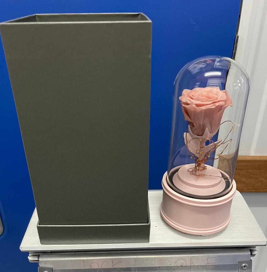 Dried flower Speaker, Furniture & Home Living, Home Decor, Other Home Decor on Carousell