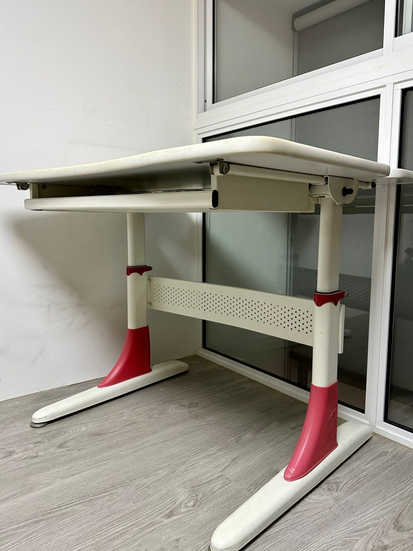 Ergo Table, Furniture & Home Living, Furniture, Tables & Sets on Carousell