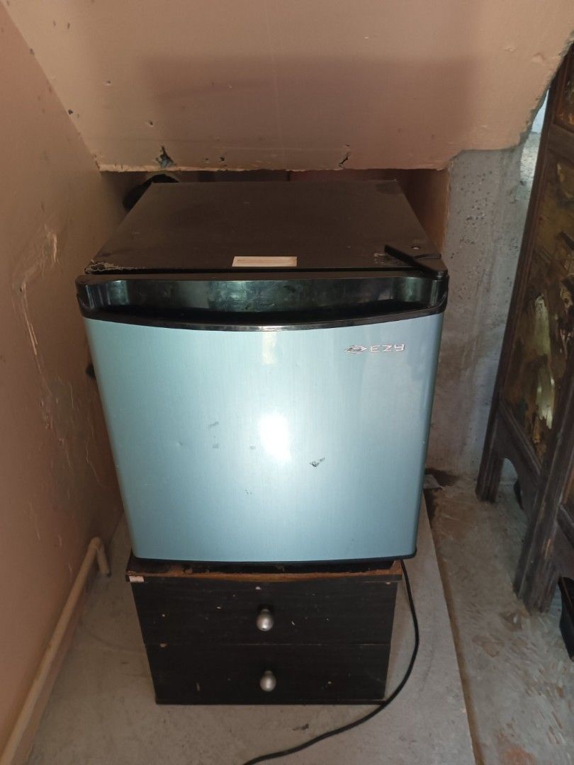 EZY personal refrigerator, TV & Home Appliances, Kitchen Appliances ...
