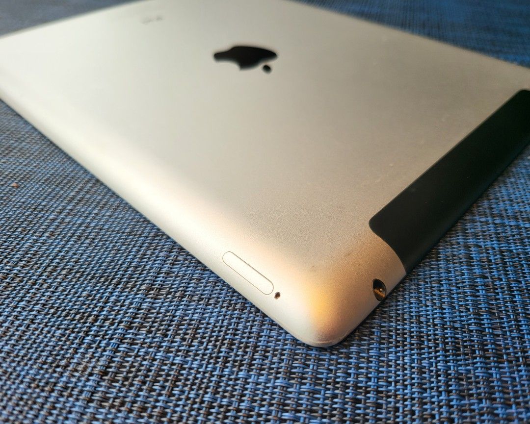 Ipad 2nd Gen with Sim | 16Gb | Model A1396, Mobile Phones & Gadgets, Tablets, iPad on Carousell