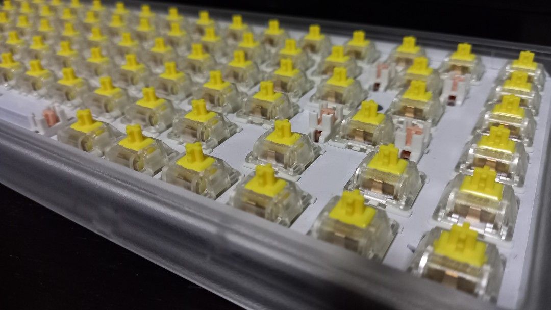 KEYCOOL KC84 Hotswap Keyboard kit with Gateron Yellows, Computers ...