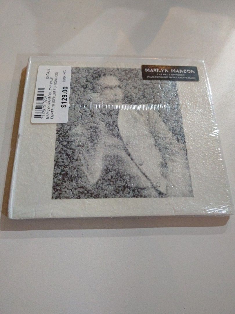 Marilyn Manson. The pale emperor CD DELUXE EDITION, 興趣及遊戲, 音樂、樂器 & 配件 ...