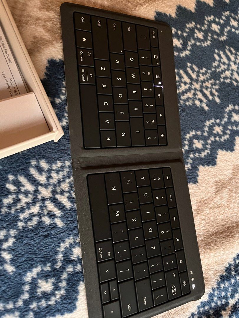 Microsoft folding keyboard, 電腦＆科技, 電腦周邊及配件, 電腦鍵盤及相關產品 - Carousell