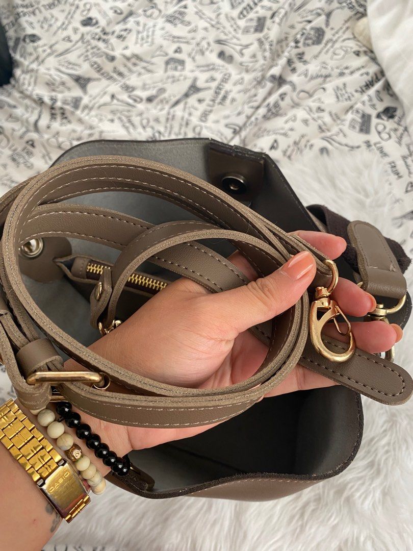 MJade Saint Louise Bucket bag two way, Women's Fashion, Bags & Wallets ...