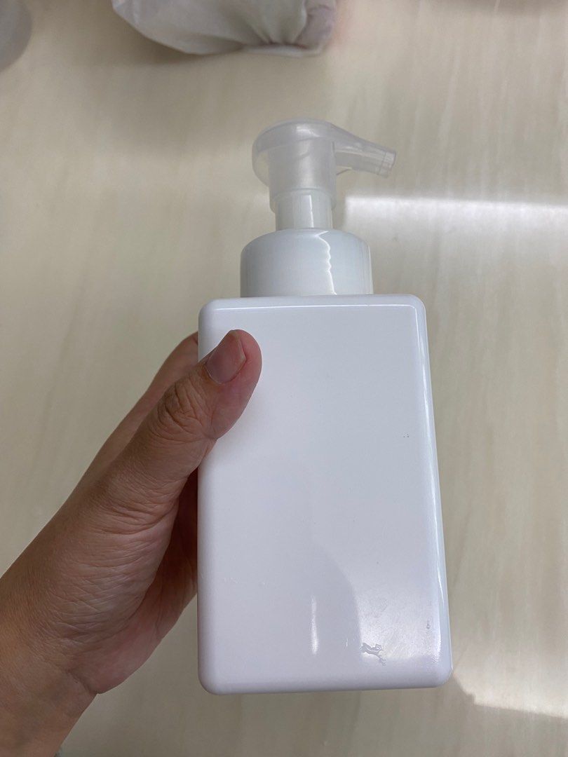 Muji refill bottle -foam type 400ml, Beauty & Personal Care, Sanitisers ...