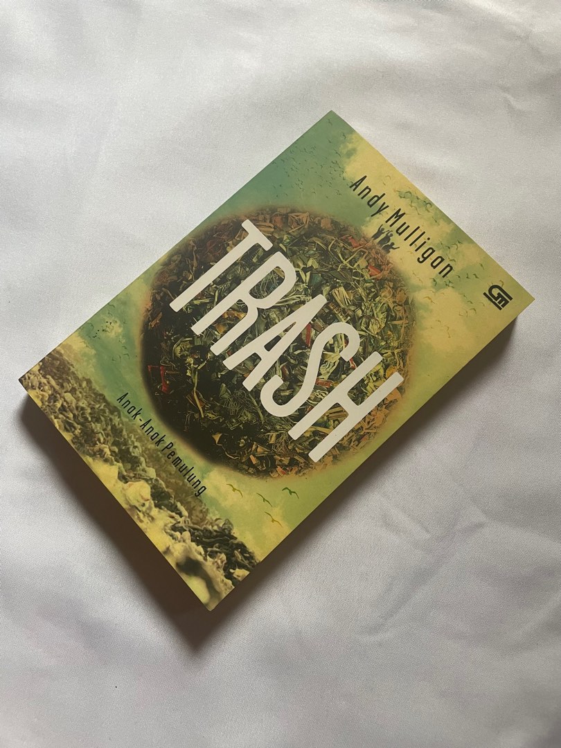 Novel (INA) Trash by Andy Mulligan, Buku & Alat Tulis, Buku di Carousell