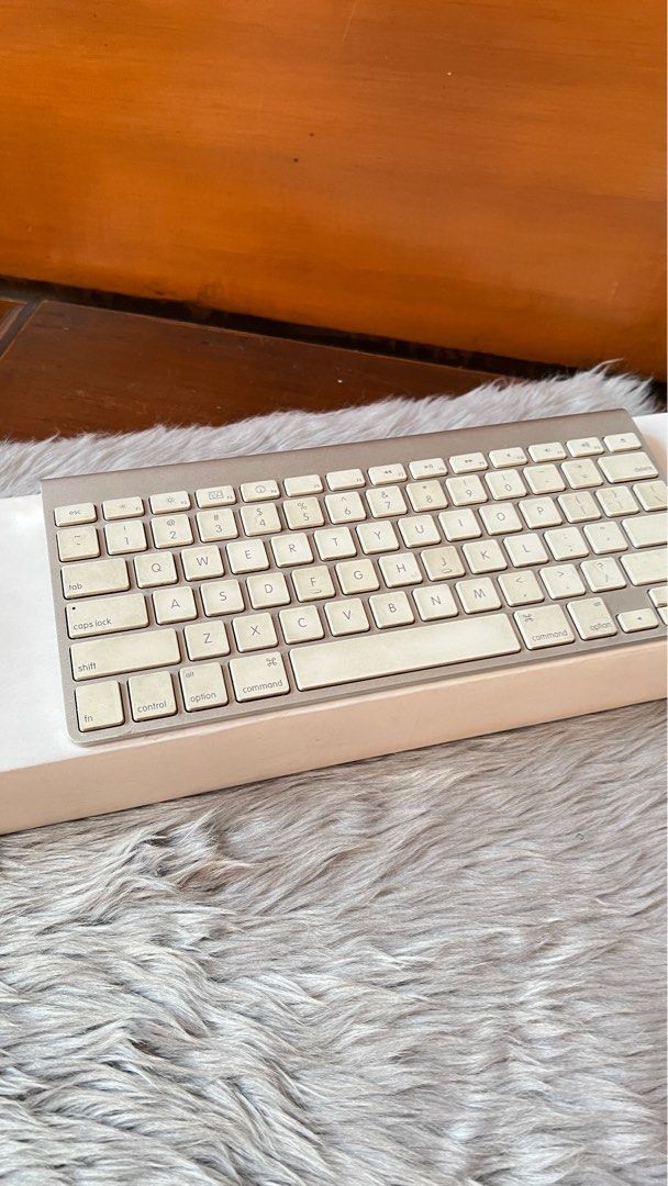 Original Apple Wireless Keyboard AA Battery Operated, Computers & Tech ...